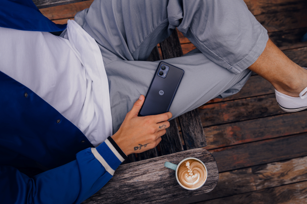 Motorola lansează un nou telefon 5G ieftin - moto G73 disponibil în