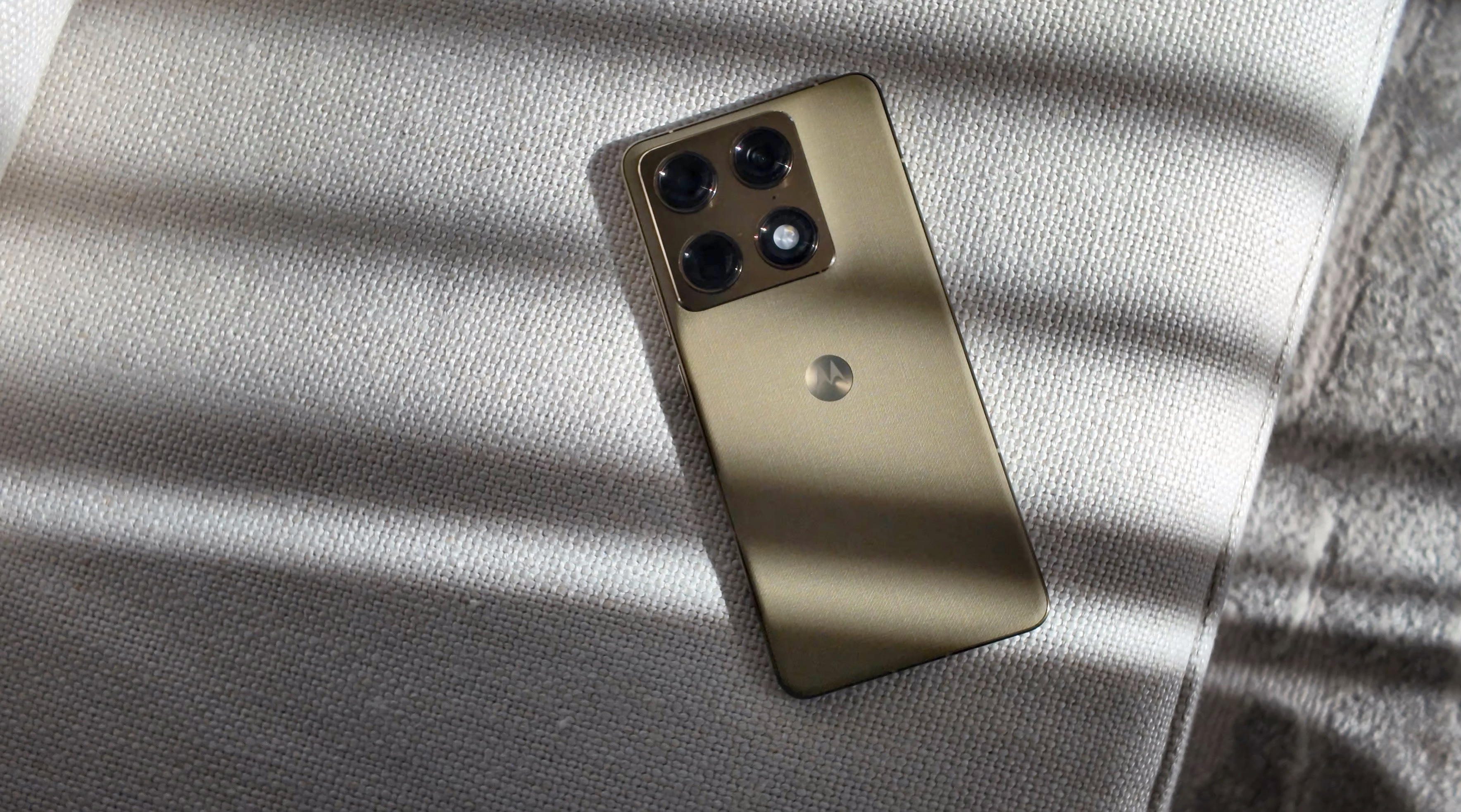 Motorola razr fold și Motorola Signature: noile flagship-uri